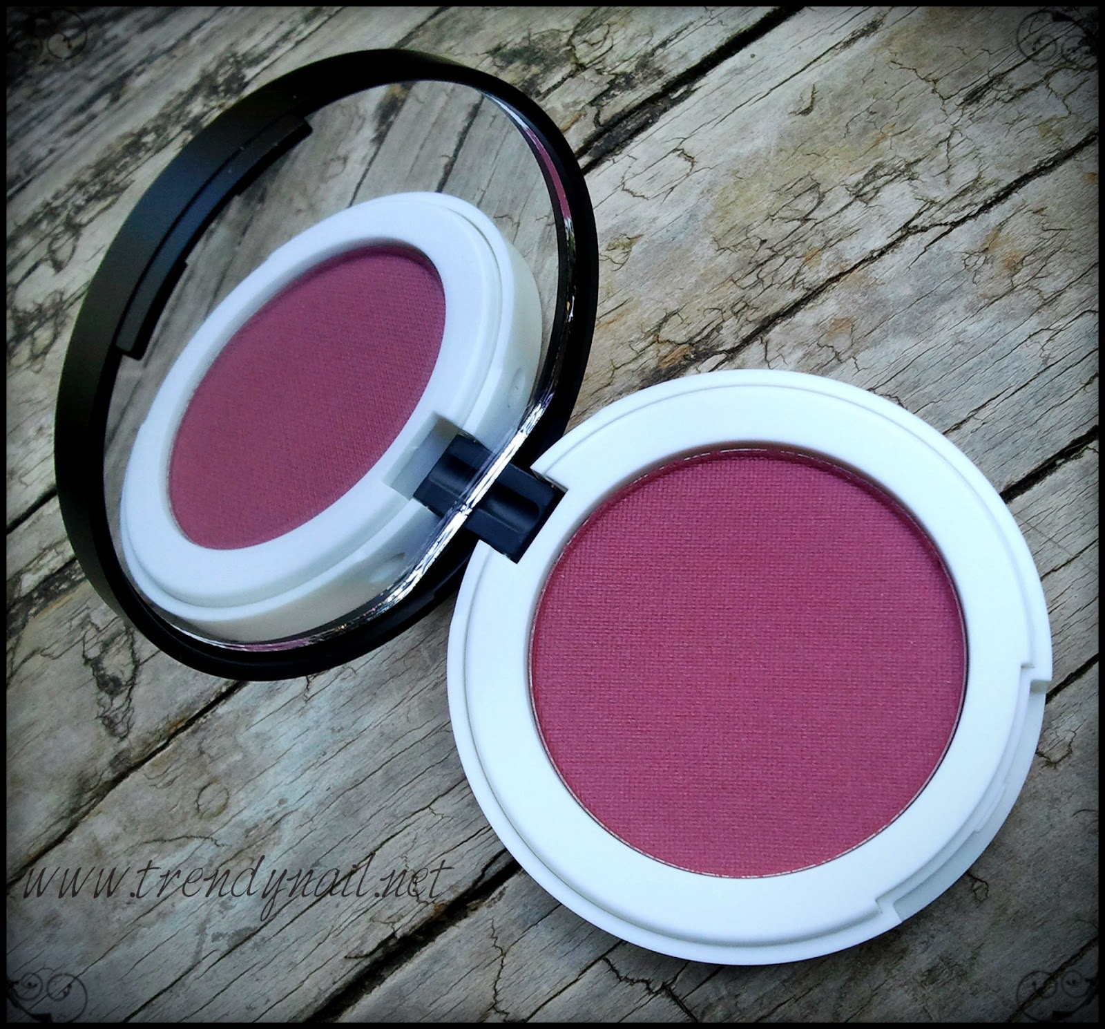 Lily Lolo: nuovo Pressed Blush in Coming Up Roses - recensione e swatch ...