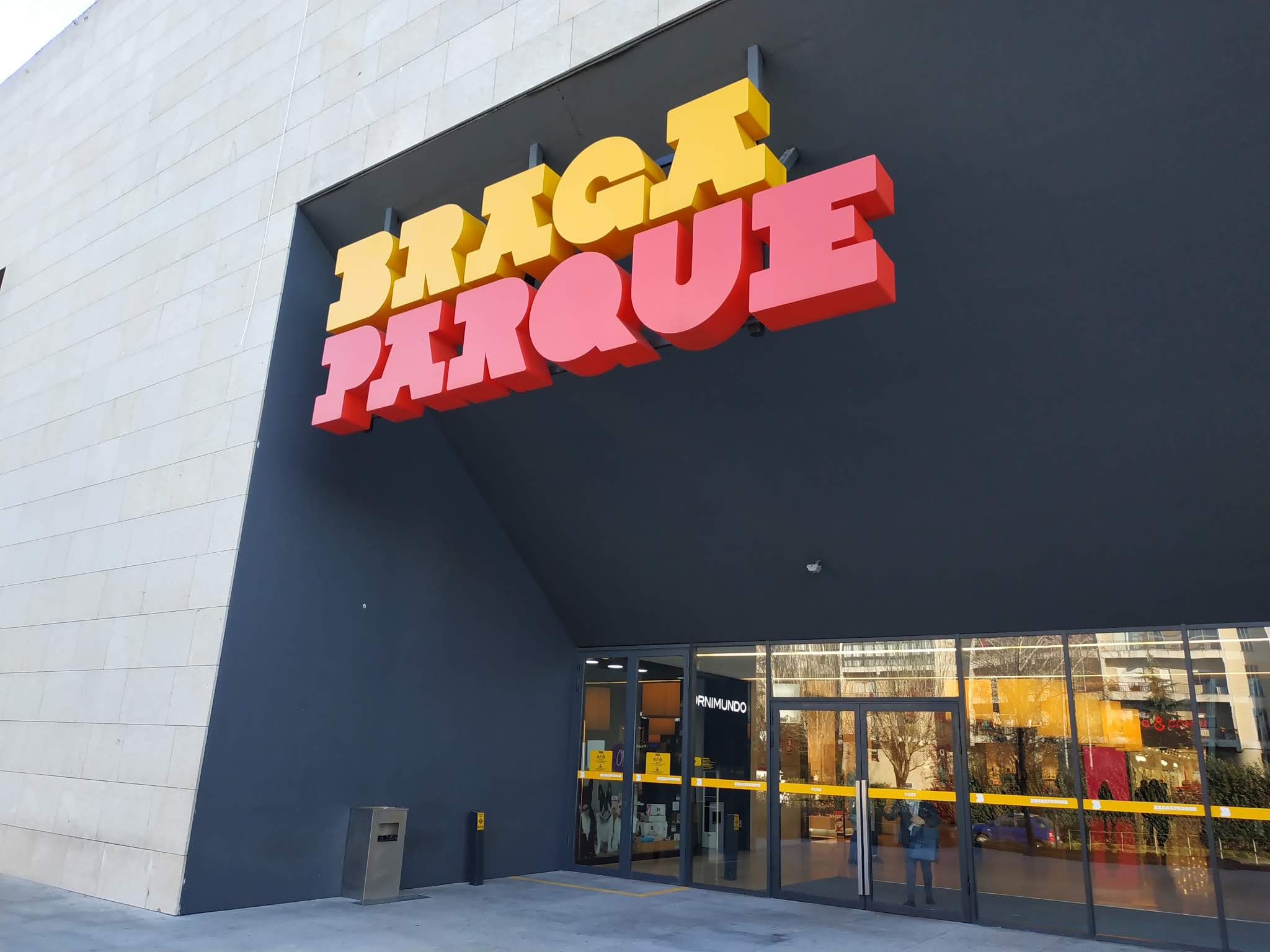 Dezenas de novas vagas no Braga Parque em várias áreas e com entrada ...