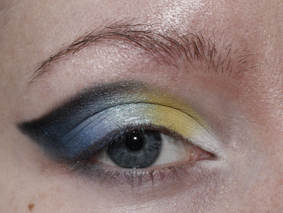 Madam Noire Makeup Studio: Tutorial: Blue and yellow cateye