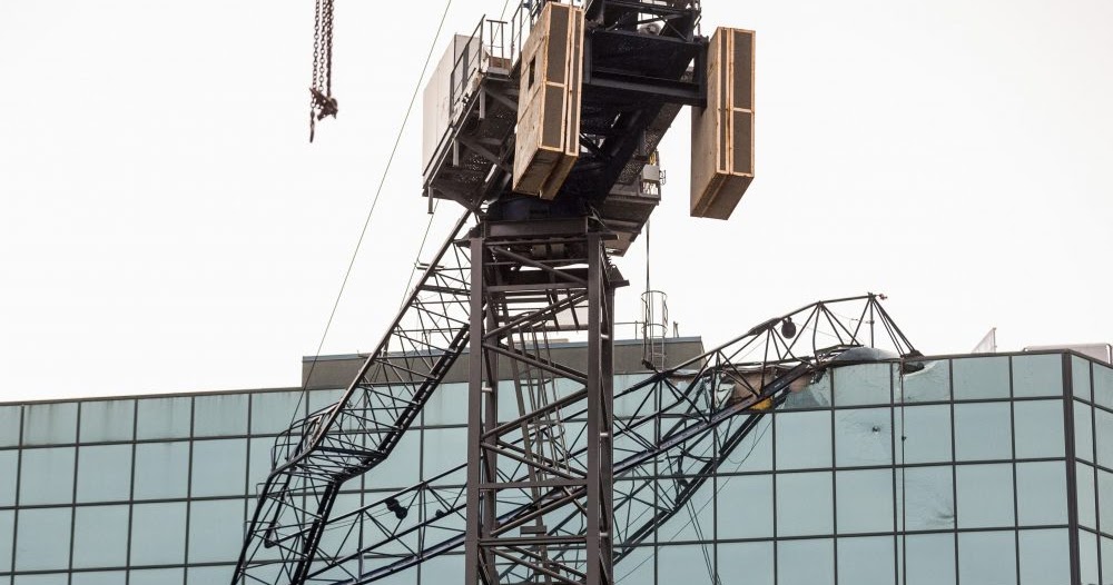 Toronto's News: Collapsed crane hits building in downtown Toronto at ...