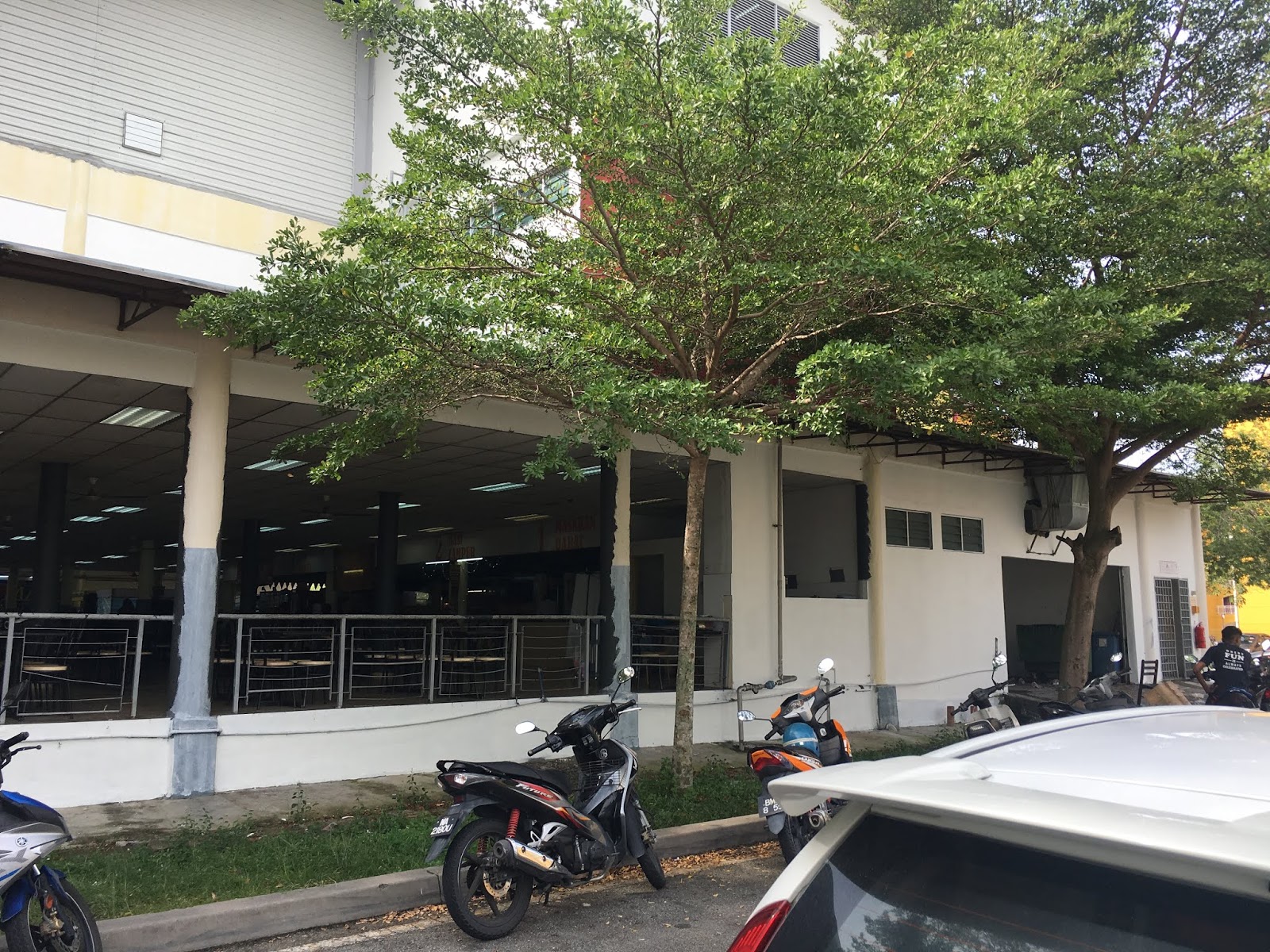 Nuclear Tumbleweeds: Unisel Bestari Jaya students demand improvement in ...