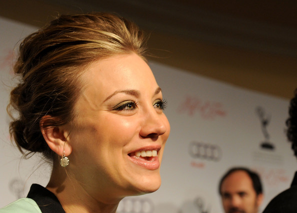 Onfolip: Kaley Cuoco Profile, Pictures, Images And Wallpapers