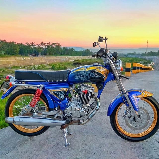 20 Gambar HD Modifikasi CB 100 Warna Biru Terbaru 2020