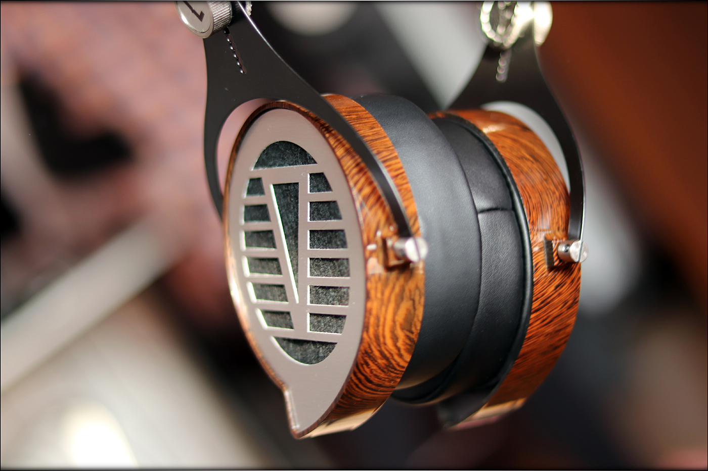 Thicc, Warm, Detail - Verum 1 (One) Planar Magnetic Headphones Review ...