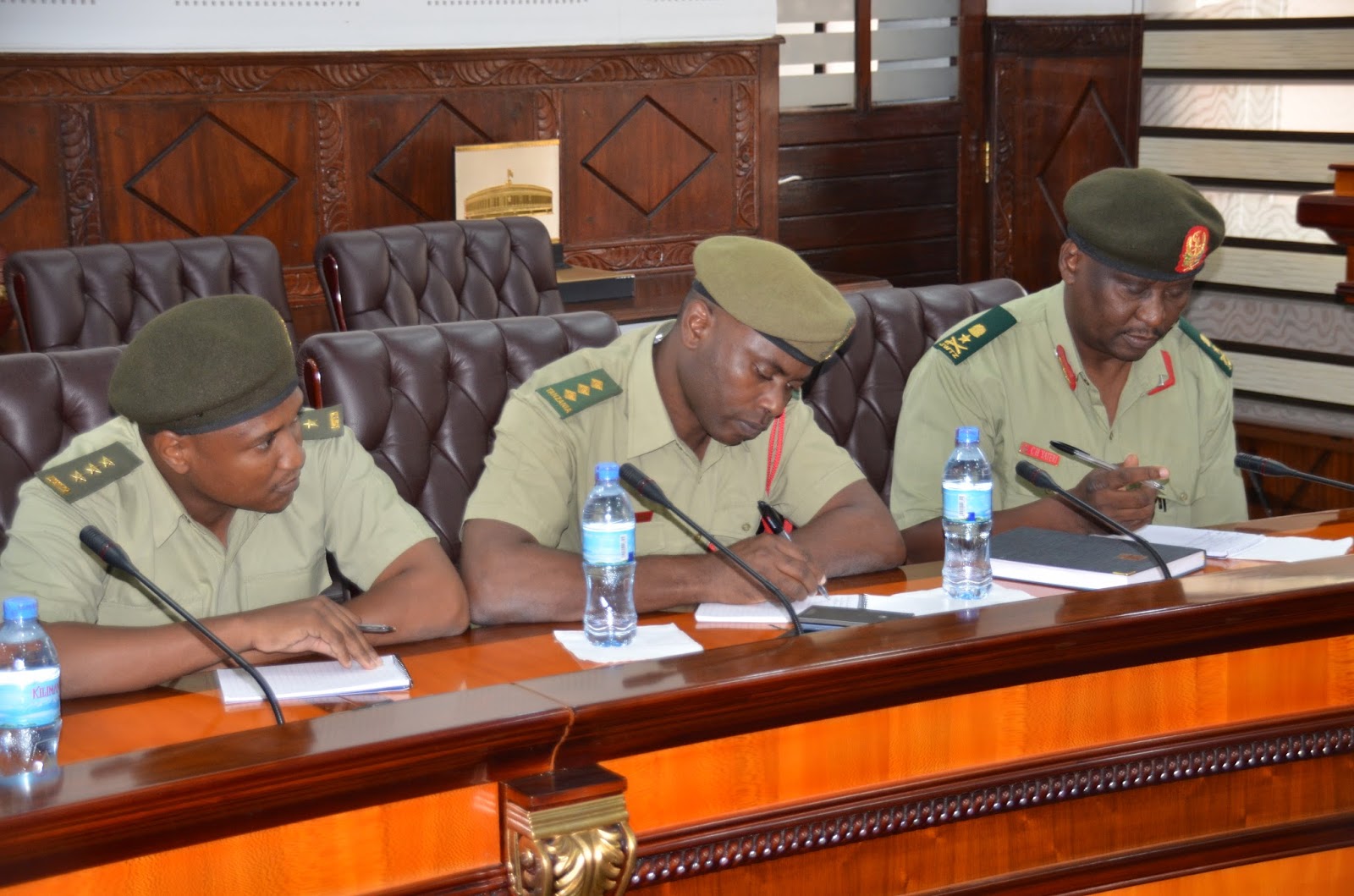 Katibu wa bunge akutana na viongozi wa jeshi la magereza na SUMA - JKT ...
