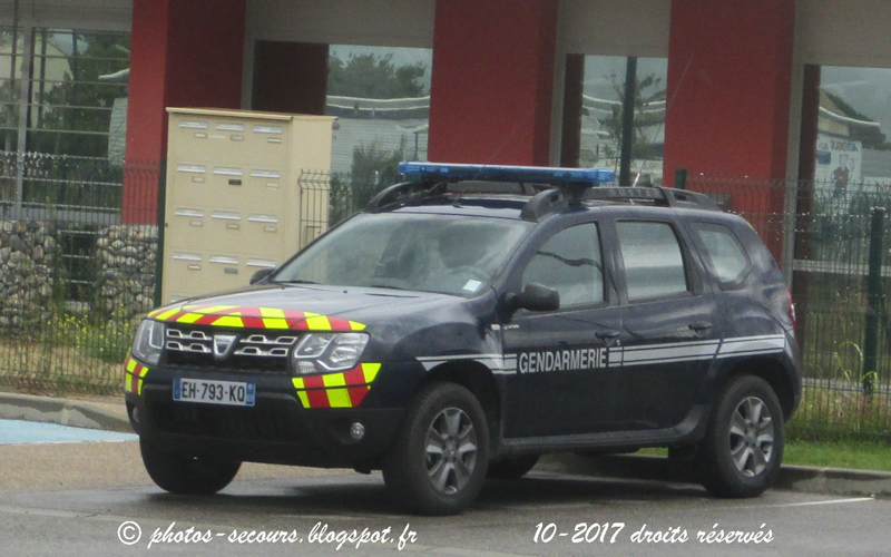 Photos-Secours (France motors): dacia duster - Gendarmerie