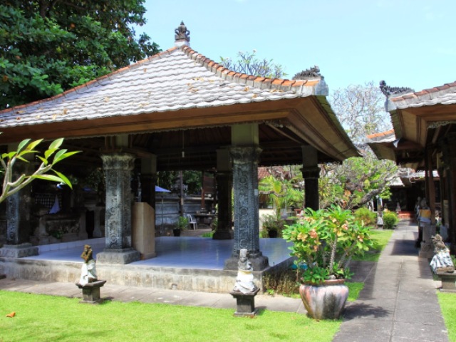 SparobayaTokoh: Ni Pollok, Seniwati Bali Tempo Doeloe