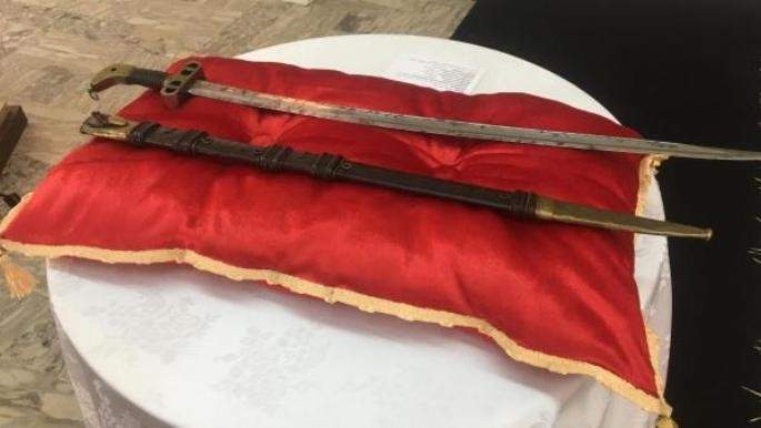 Cheikh Oumar Foutiyou Tall (avec parenthèse sur l’identité du sabre ...