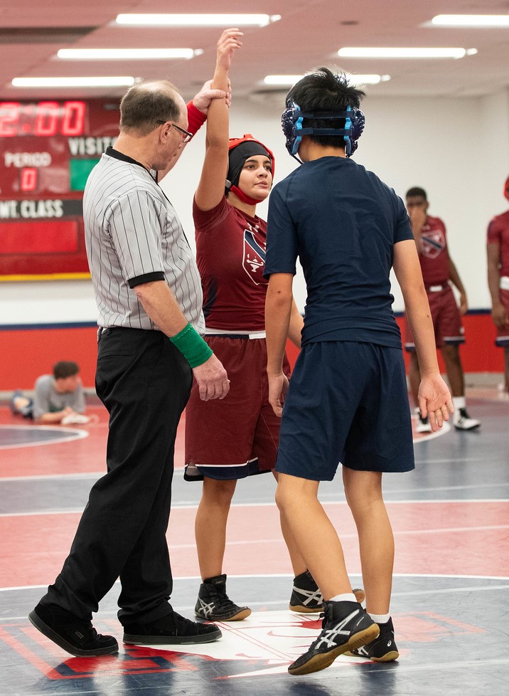 Men Wrestling Women: painful defeat for him