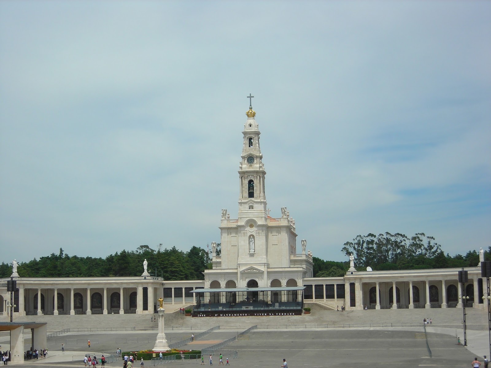 Acres of Time: Surviving Fascism with Fatima, Football and Fado