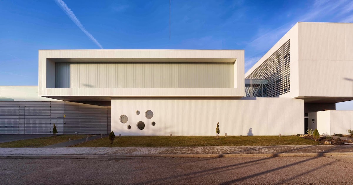 EDUARDO FERNANDEZ ARQUITECTO: EDIFICIO DE LABORATORIOS EN ALCALÁ DE HENARES