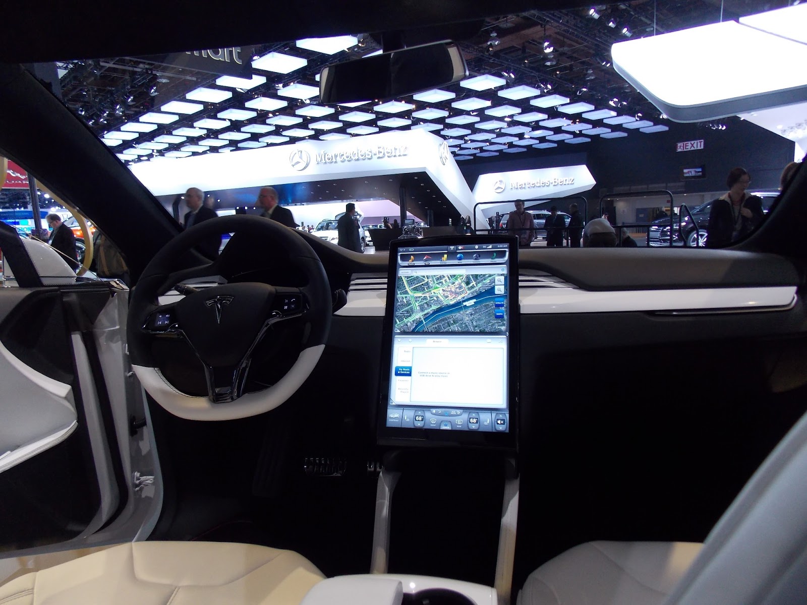 Voiture communicante: Tesla Model S et X : une méga tablette au tableau ...