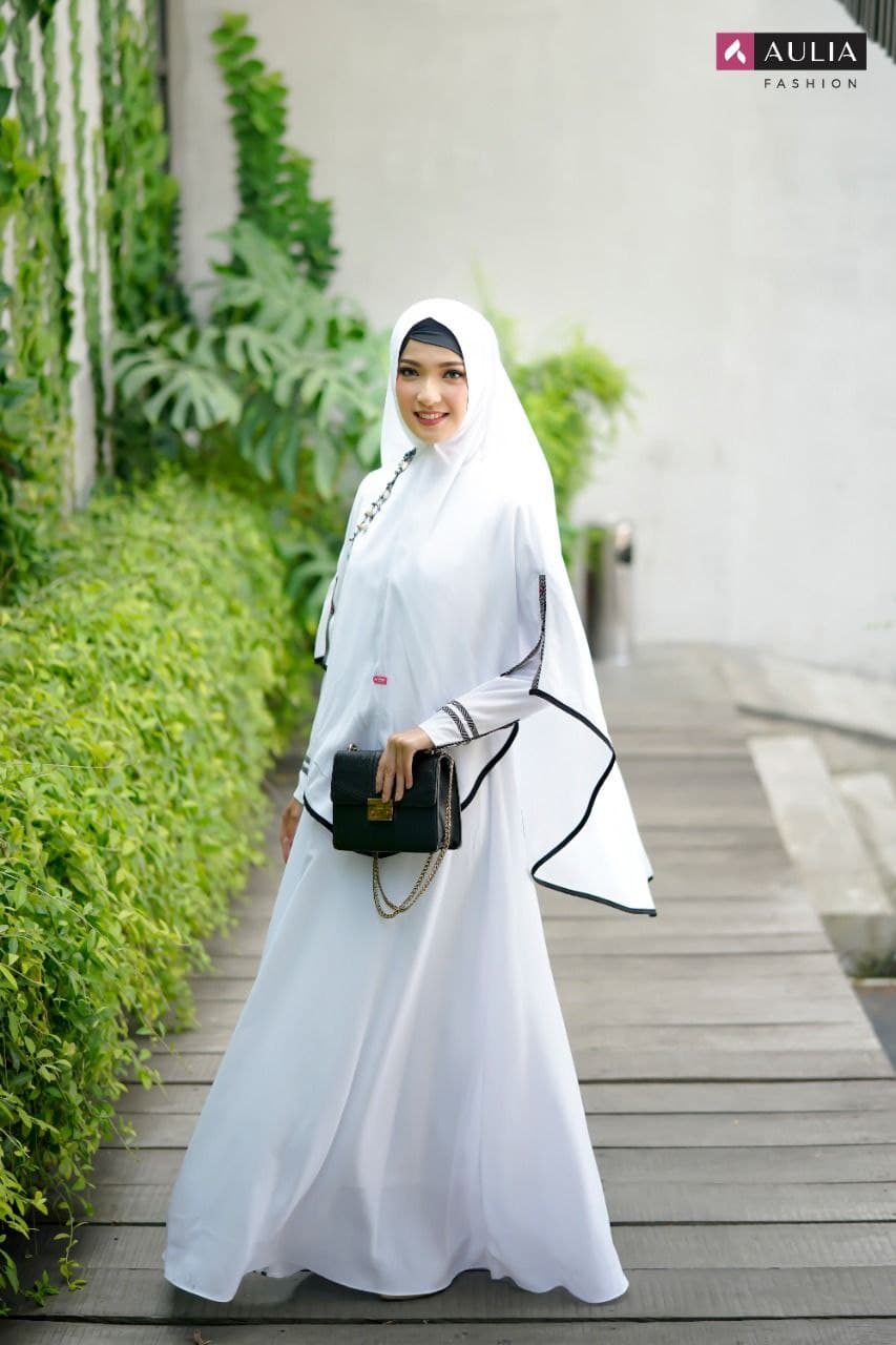 Inspirasi Busana Muslimah Syari Premium Terbaru 2021