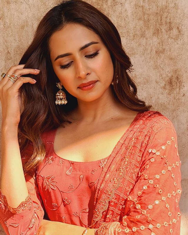 Sargun Mehta Wiki Biography, Web Series, Movies, Photos Age, Height and ...
