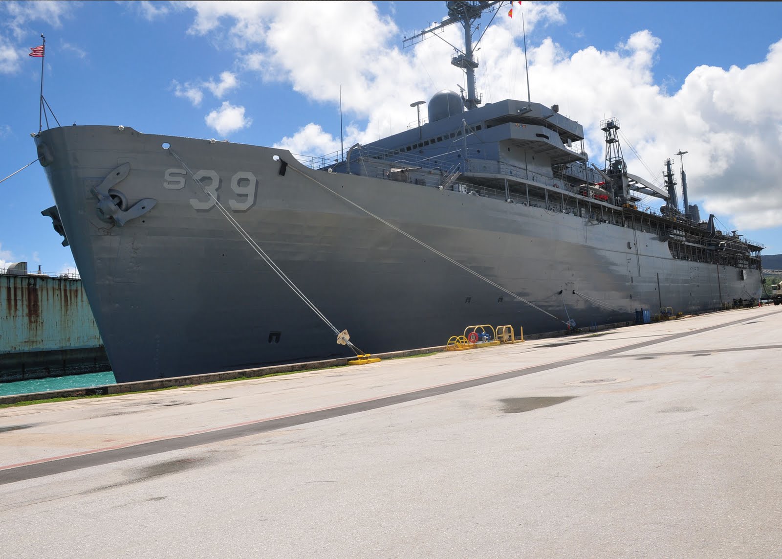 Naval Photos: USS Emory S. Land (AS 39)