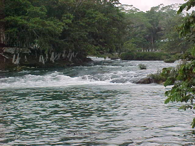 Sitios Turísticos de Melchor de Mencos: Rio Mopán