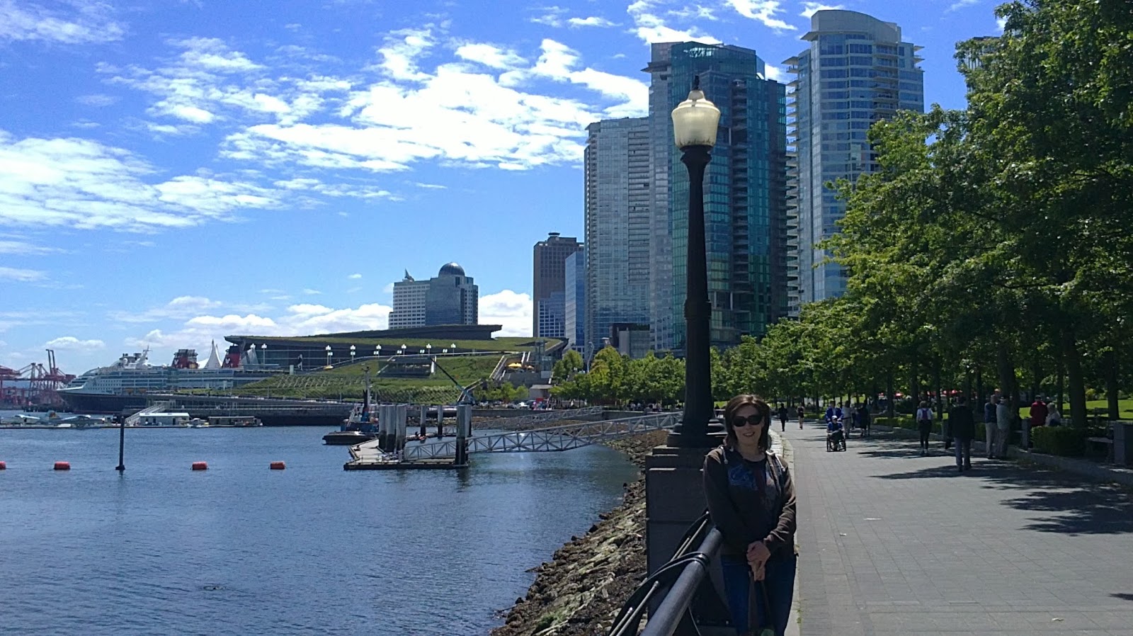 2 SPANIARDS IN CANADA: VANCOUVER 10/06/2013