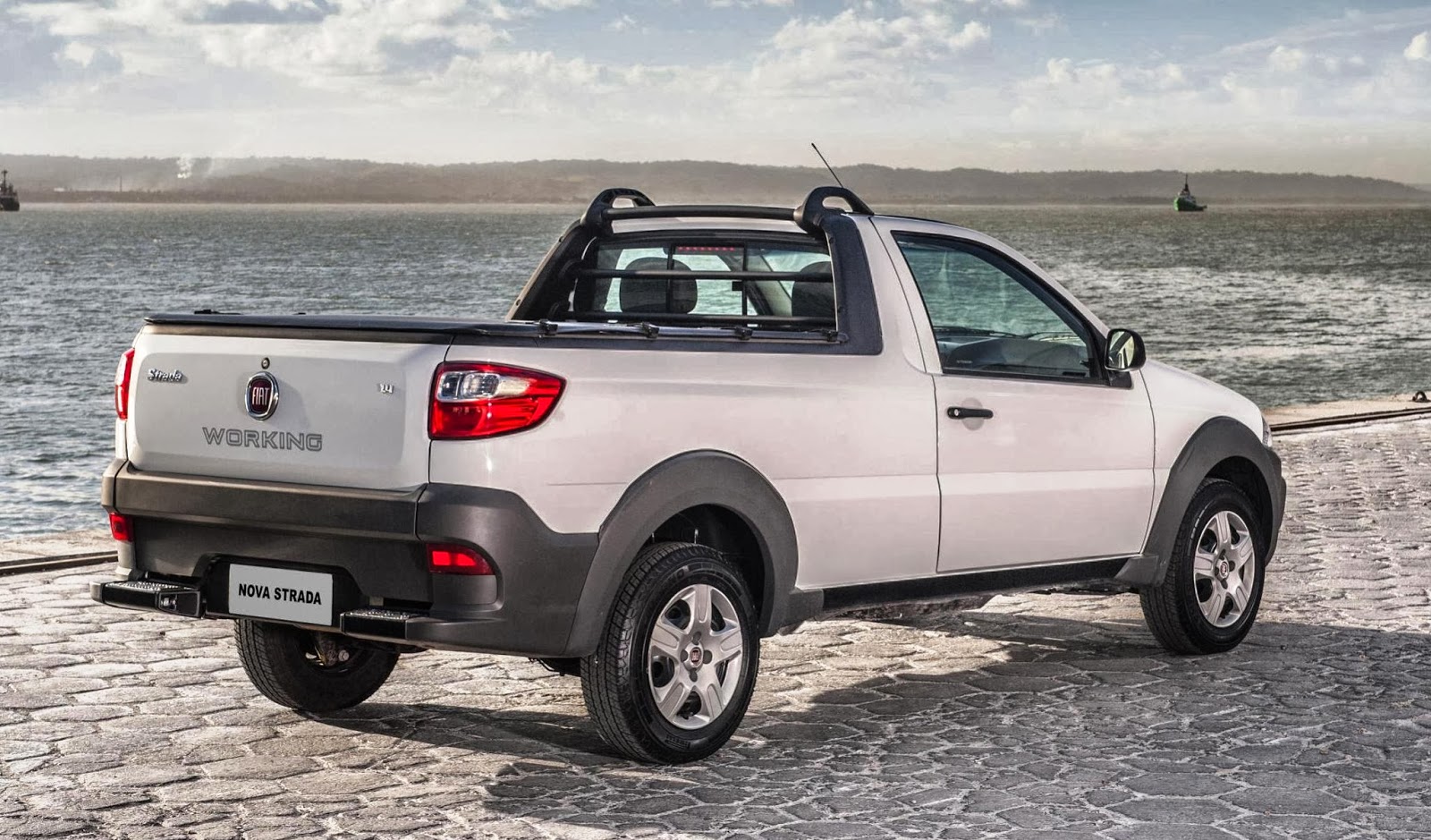 Fiat lança Strada Working, Trekking e Adventure 2014