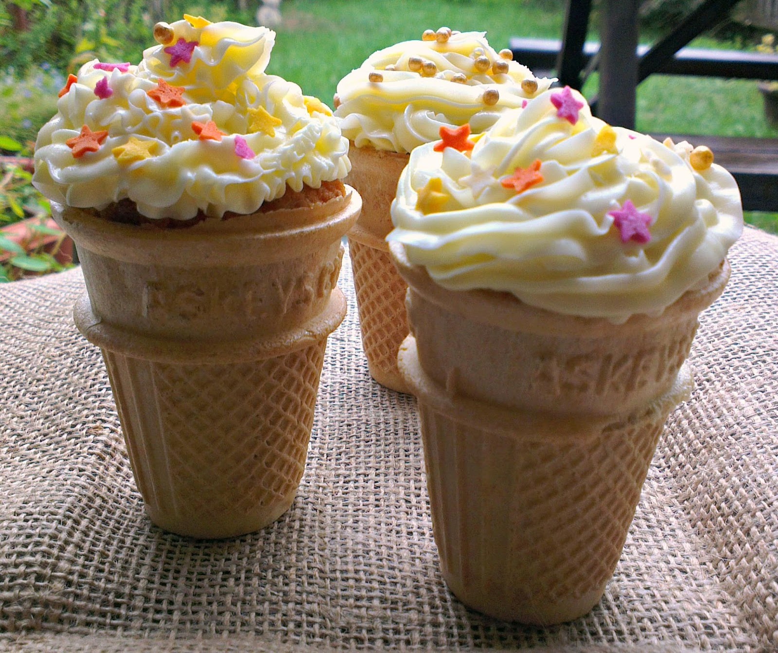 Domestic Sluttery: Baking for Beginners: Ice-Cream Cone Cakes