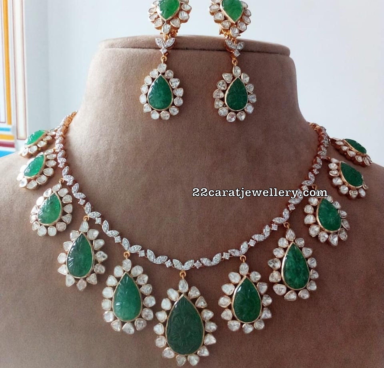 Curved Emeralds Diamonds Unique Sets - Jewellery Designs