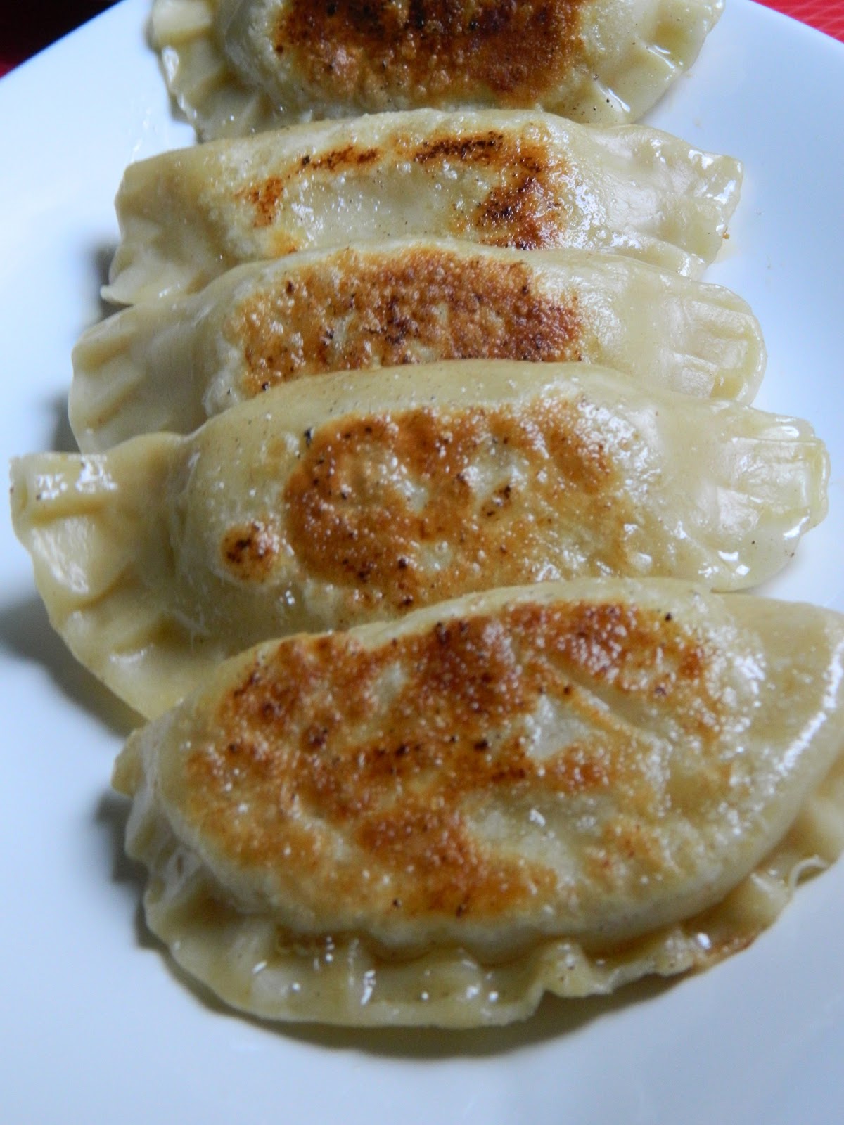 Le petit coin de cuisine de Yasmine: Pierogi Ruskie (raviolis polonais)