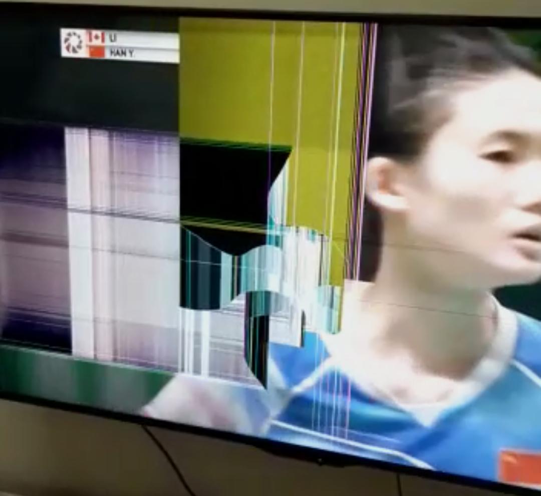 Nizam Bengkel Baiki TV Di Kuantan: Contoh skrin yang pecah atau retak