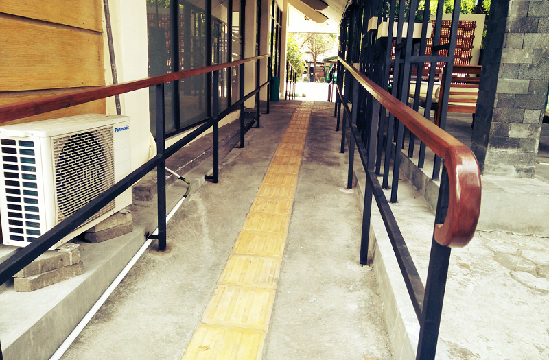 Mengenal Ubin Guiding Block, Jalur Jalan Kaki untuk Difabel ...