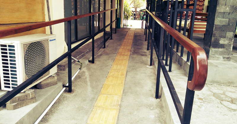 Mengenal Ubin Guiding Block, Jalur Jalan Kaki untuk Difabel ...