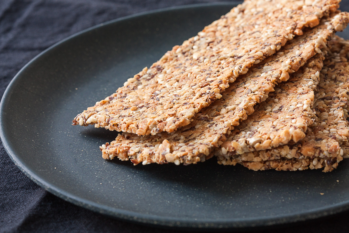 Krekeri sa kikirikijem i sjemenkama | Na tanjiru