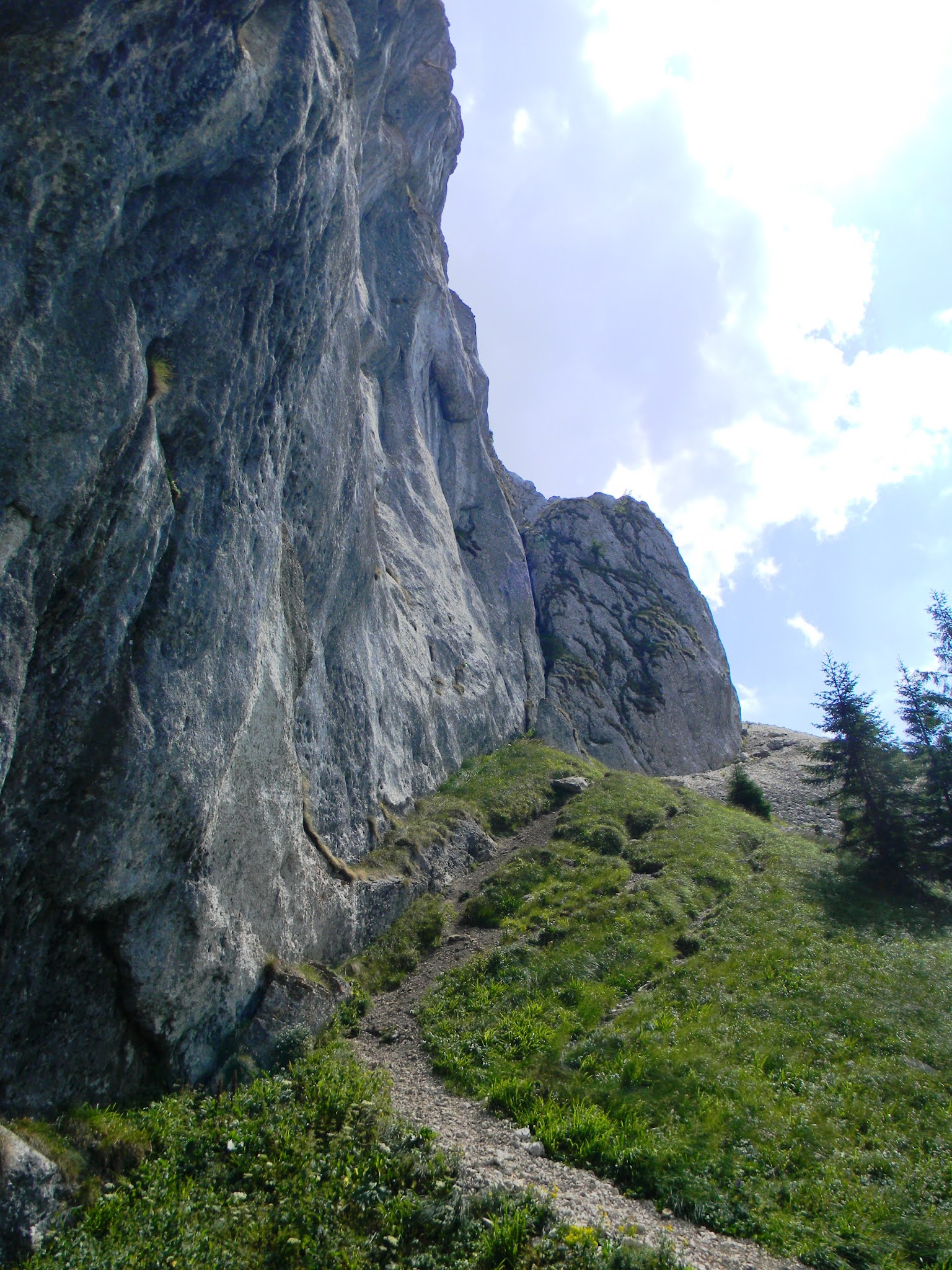 Blog de Calatorii si Drumetii Montane.: Piatra Craiului(Refugiul Spirla ...