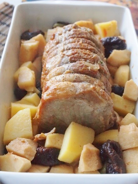 Χοιρινό σε Ρολό Μπρεζέ με Κυδώνια και Δαμάσκηνα