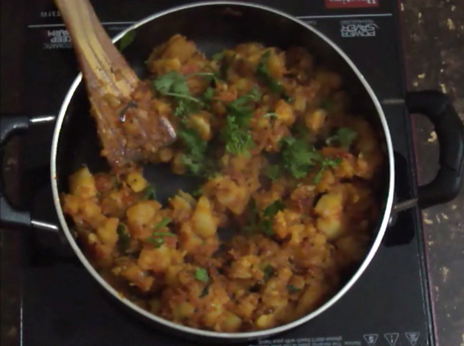 Sukku's Kitchen : ALUGADDA VEPUDU / ALOO FRY - Rayalaseema Festival Special