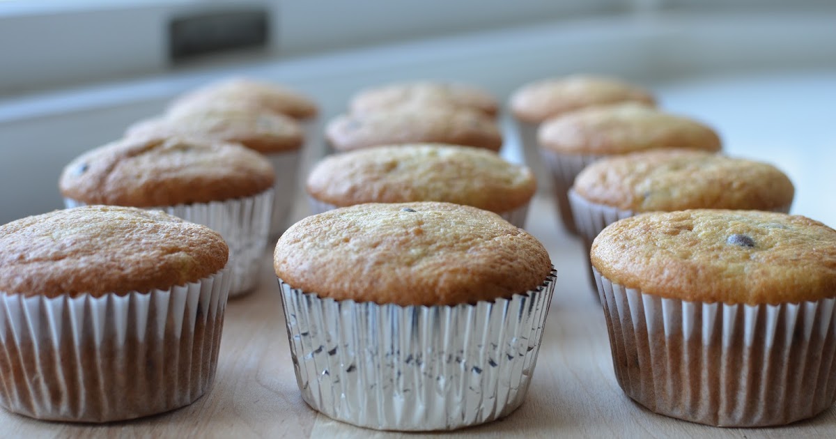 Playing with Flour: Banana chocolate chip muffins - chiffon style