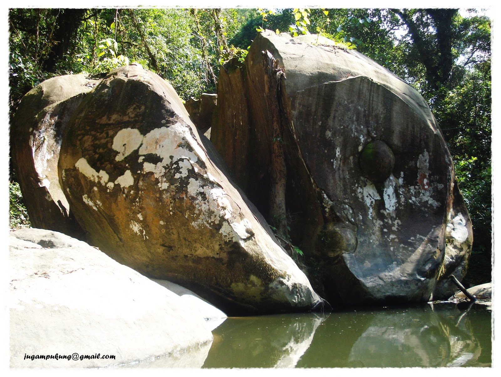 Kisahku Bermulanya Di Sini....: Misteri "Batu Gong"