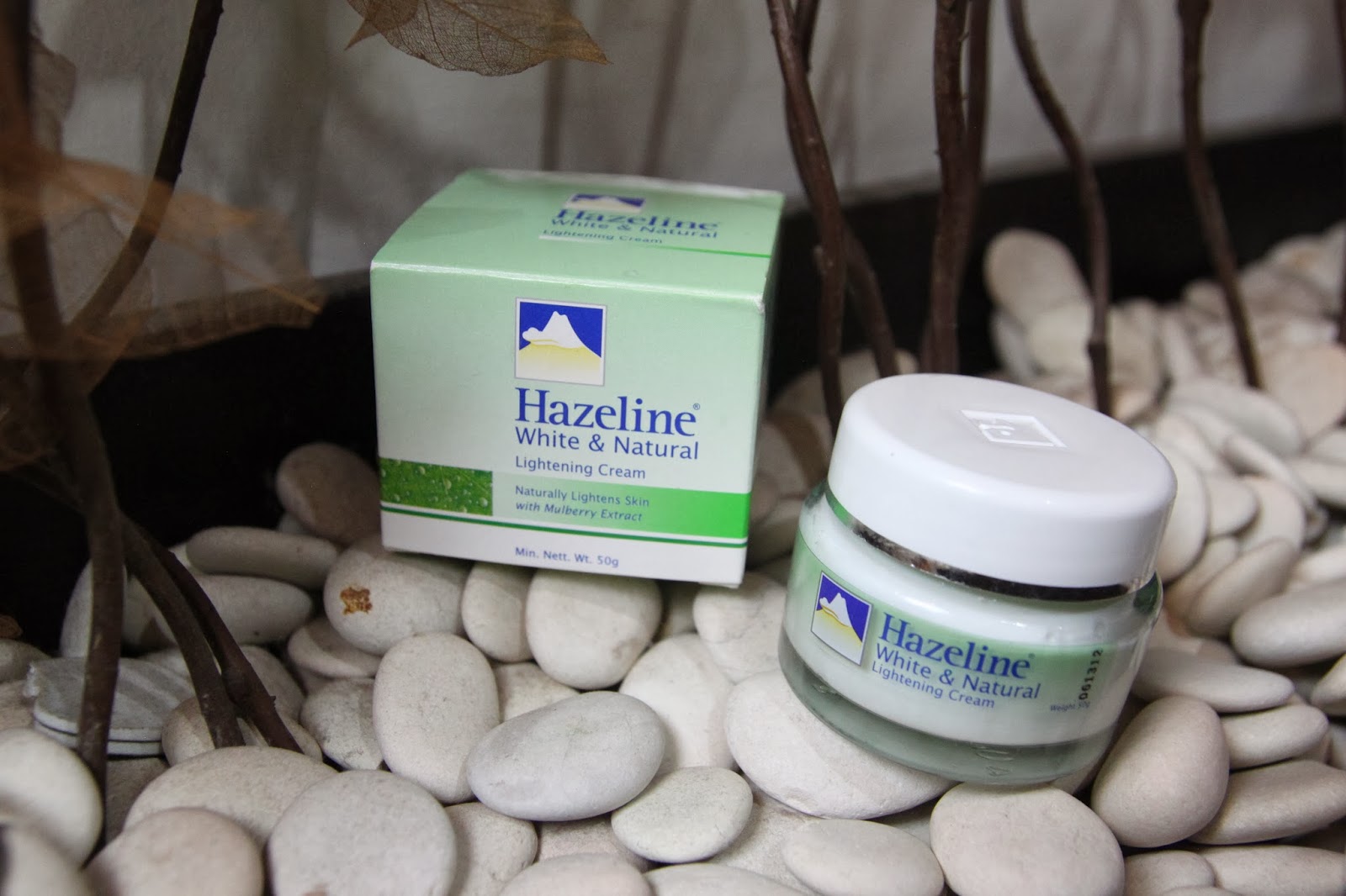 REVIEW: HAZELINE WHITE&NATURAL LIGHTENING CREAM | Fretty Anggeni