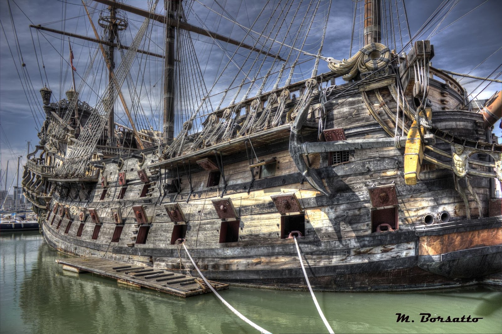 Italia in Photo : Genova- ricostruzione di un vascello dei pirati al ...