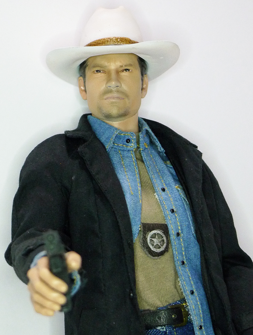 The Robb Collections: Justified's Raylan Givens, Timothy Olyphant ...