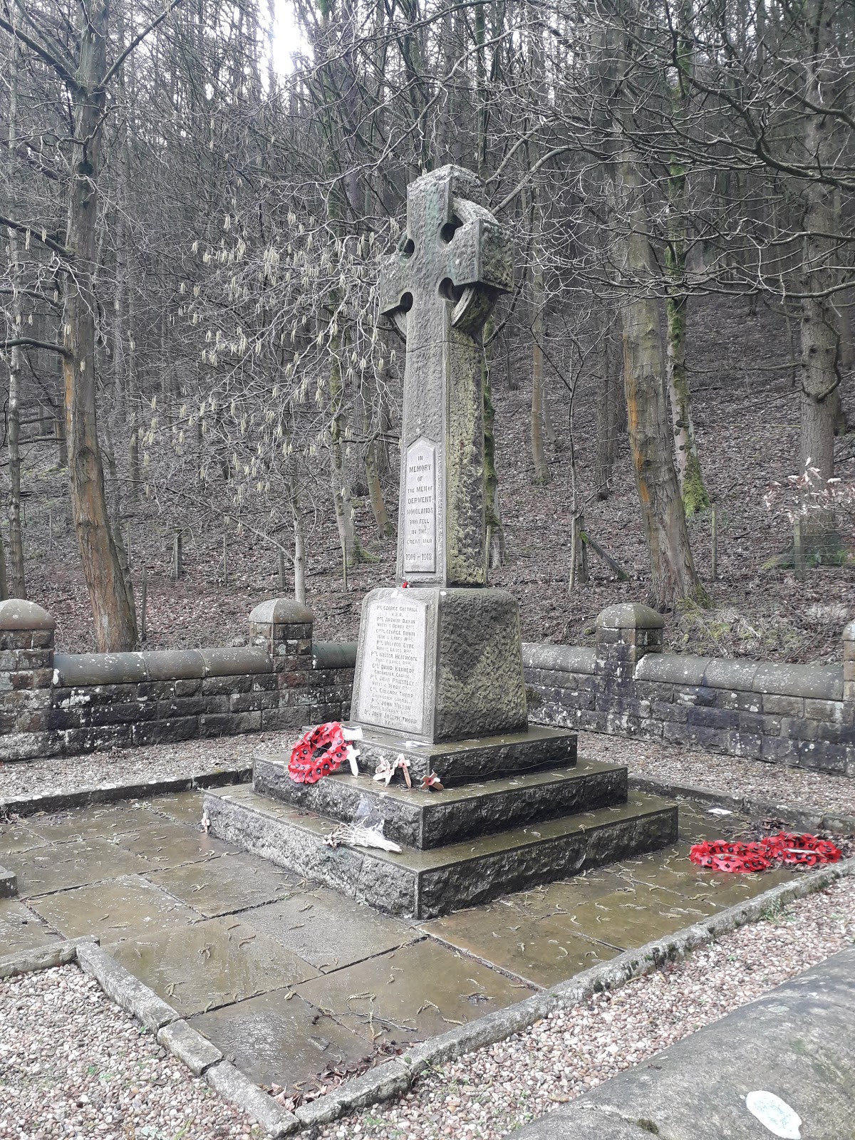 War Graves and Memorials: Derwent Woodlands War Memorial