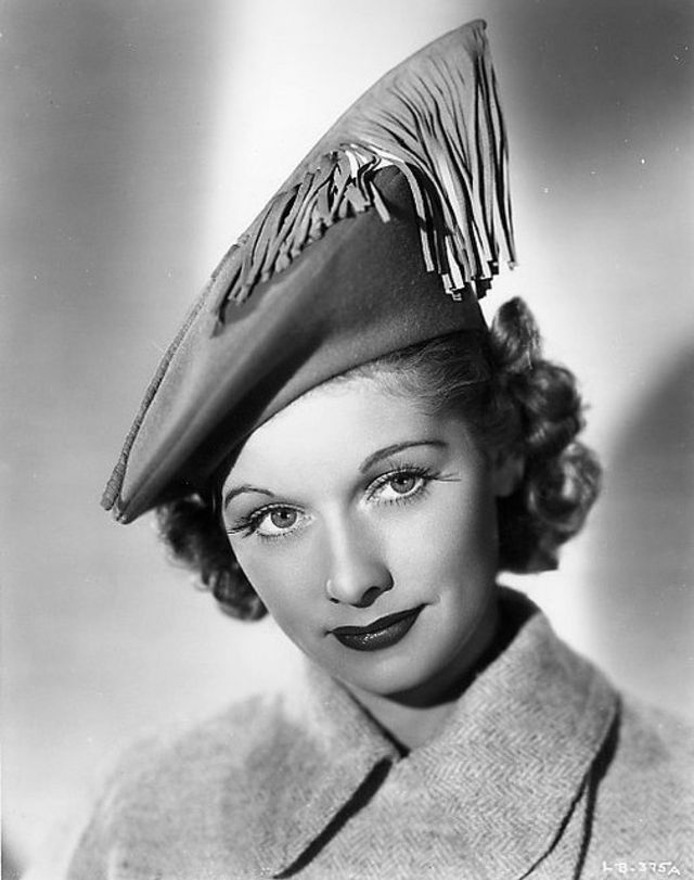 20 Fascinating Vintage Photos of a Young Lucille Ball During Her ...