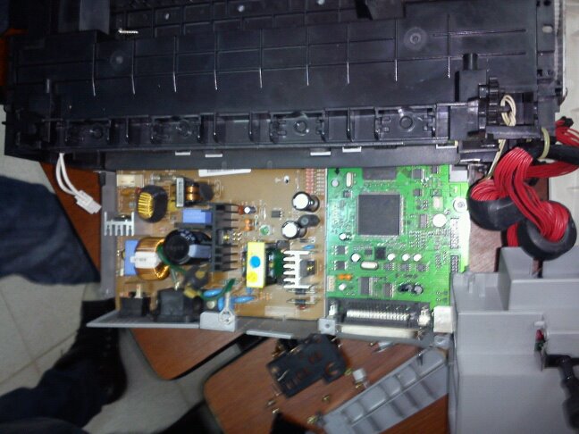 COMPONENTES DE HARDWARE: IMPRESORA LASER