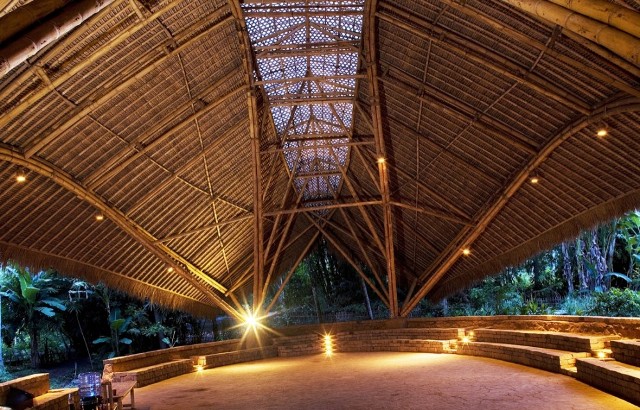 Koran Arsitektur: Desain bangunan Sekolah dari Bambu | Green School - Bali