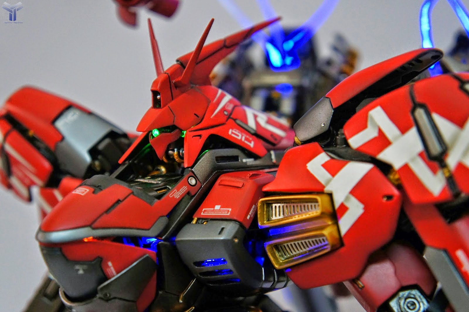 Custom Build: G-system 1/100 Sazabi Evolve ver 2.0 "Blazin" + LED