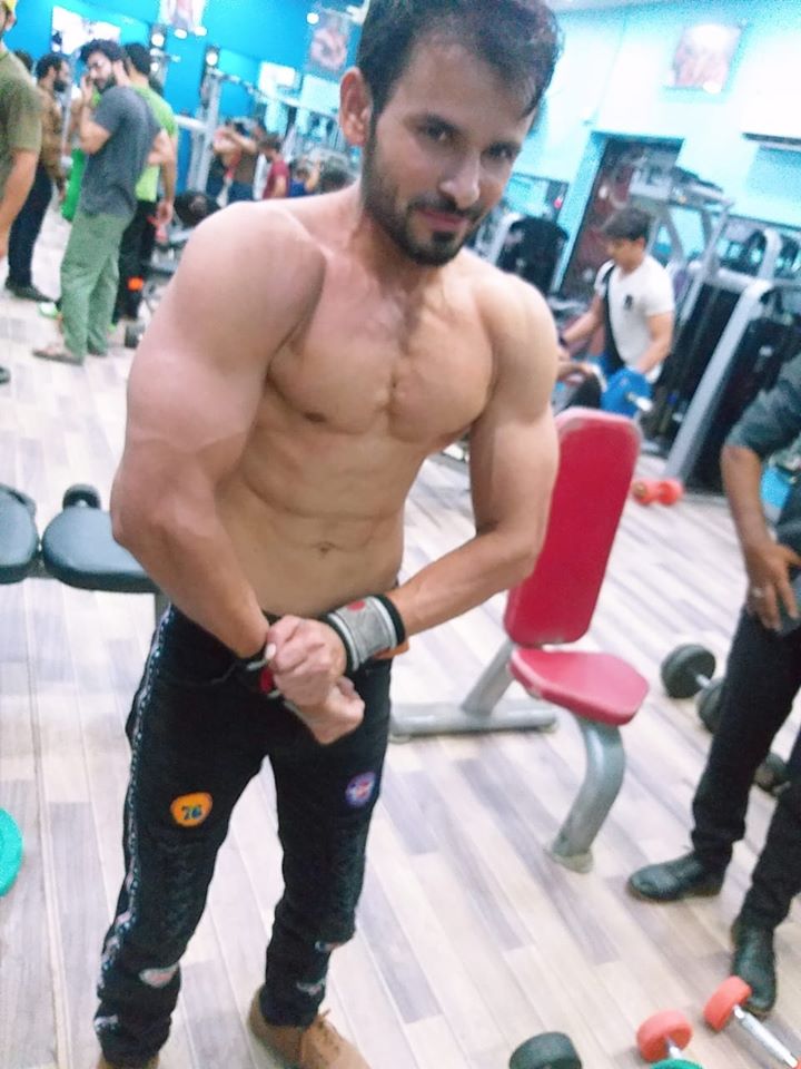 world bodybuilders pictures: attock bodybuilder zubair awan posing at ...