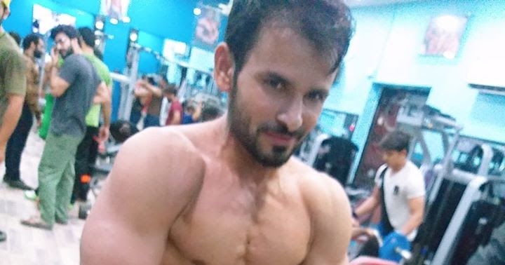 world bodybuilders pictures: attock bodybuilder zubair awan posing at ...