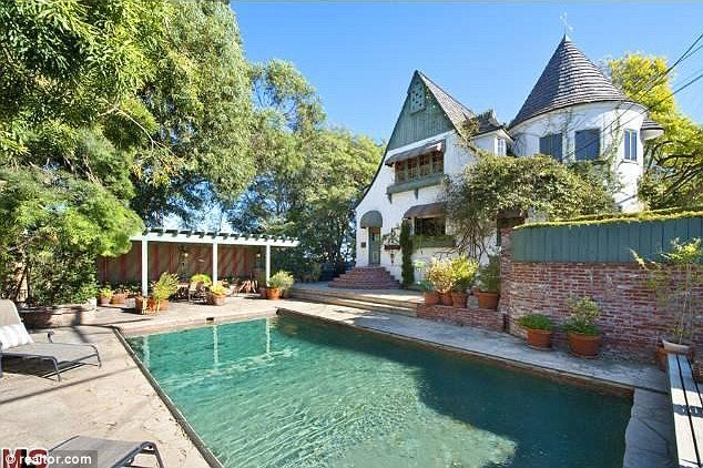 Homes Of The Rich And Famous: Courteney Cox's Home Is On The Market