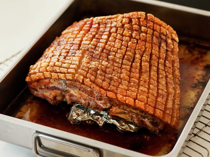 RIBBE - TRADITIONAL NORWEGIAN CHRISTMAS FOOD. ΠΑΝΣΕΤΑ ΧΟΙΡΙΝΗ ΣΤΟ ΦΟΥΡΝΟ