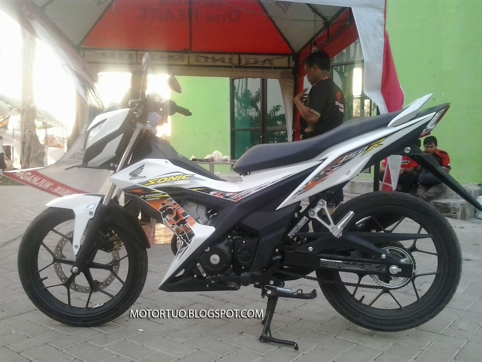 Test Drive Honda Sonic 150R, Lincah Tenan Mas Bro! | Motor Tuo