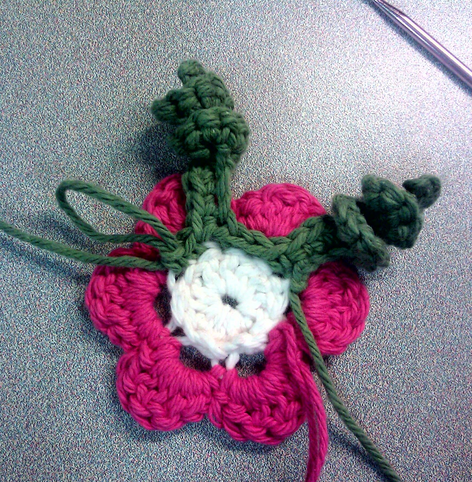 Breezybot Flower with Tendrils - FREE PATTERN/TUTORIAL