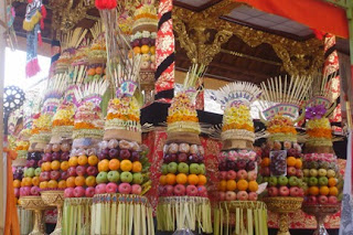 Bali Indonesia Holiday Travels: Gebogan, Balinese Offering Culture to ...