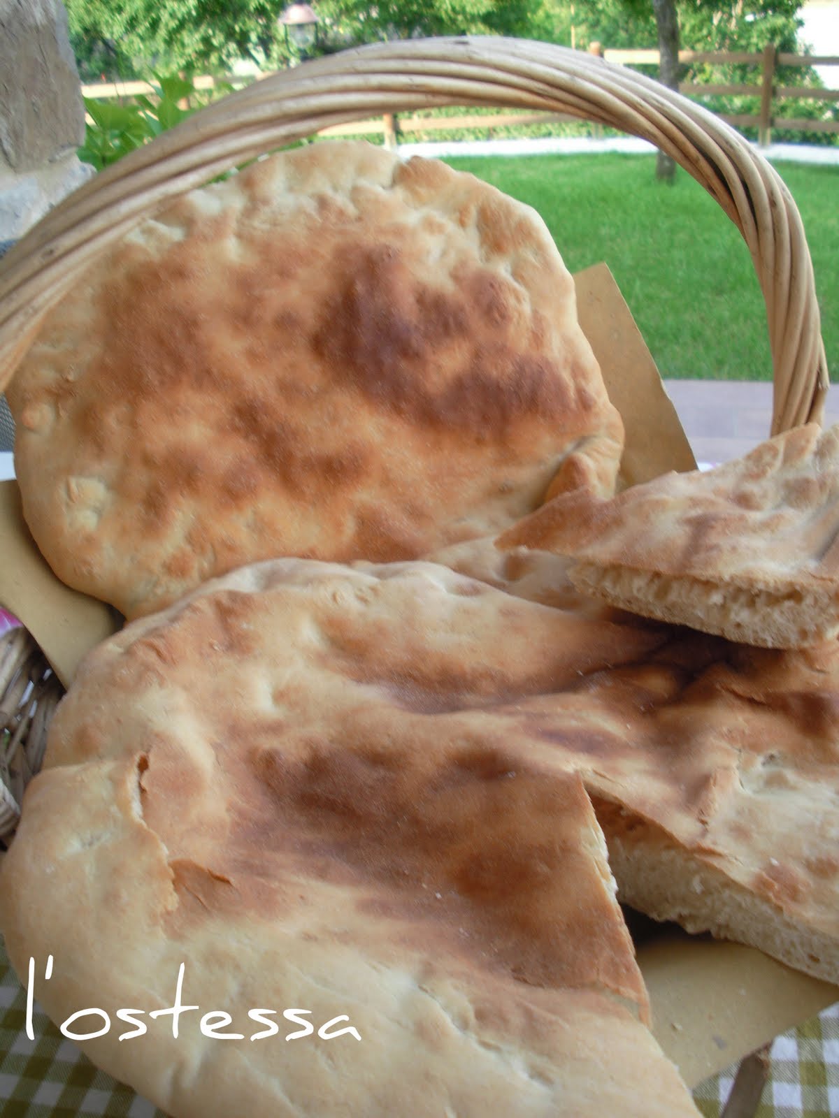 In Cucina con l'Ostessa: pitta calabrese cotta su pietra refrattaria